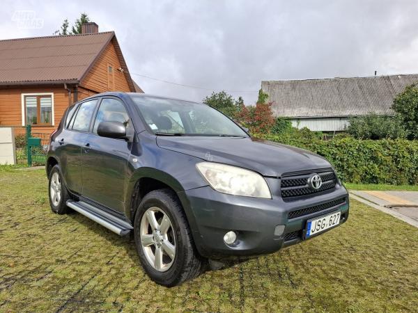 Toyota RAV4 2006 Ariogala, ar dzinēja tilpumu 2.20 L un nobraukumu 292 tūkst. km par 2950 €, foto 7 vietnē AUTOMOTO.COM.LV