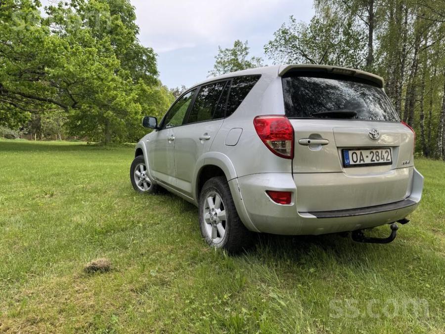 Toyota RAV4 2007 Rīga, ar dzinēja tilpumu 2.20 L un nobraukumu 240 tūkst. km par 1800 €, foto 3 vietnē AUTOMOTO.COM.LV