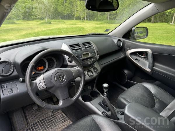 Toyota RAV4 2007 Rīga, ar dzinēja tilpumu 2.20 L un nobraukumu 240 tūkst. km par 1800 €, foto 5 vietnē AUTOMOTO.COM.LV