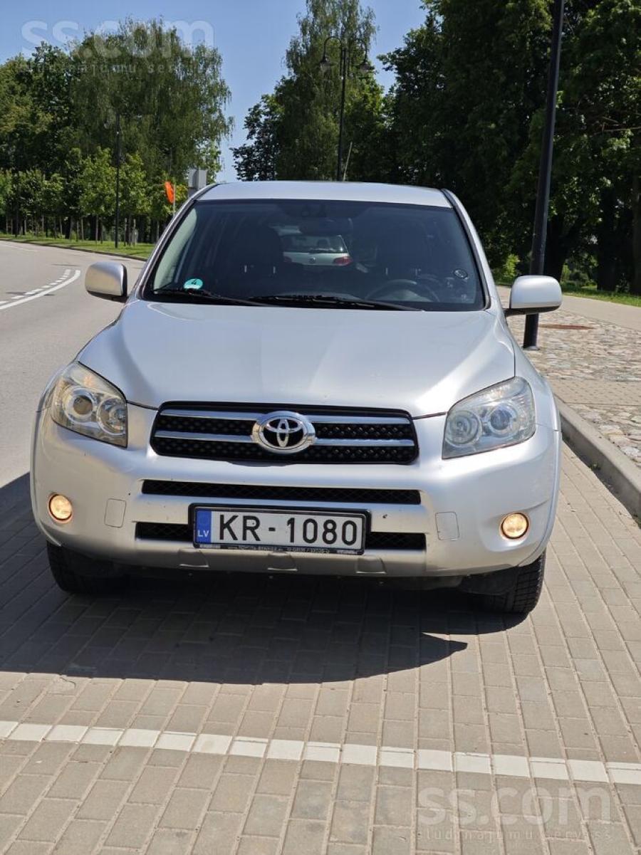 Toyota RAV4 2007 in Bauska, with an engine capacity of 2.20 L and mileage of 317 thousand km for 3800 €, photo 4 on AUTOMOTO.COM.LV