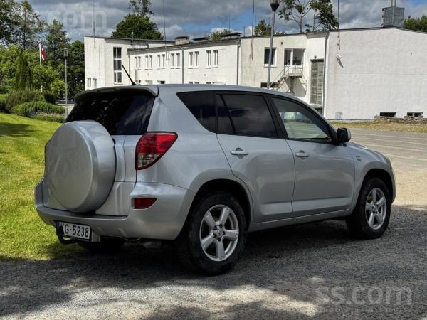 Toyota RAV4 2007 Kuldīga, ar dzinēja tilpumu 2.20 L un nobraukumu 328 tūkst. km par 4500 €, foto 3 vietnē AUTOMOTO.COM.LV