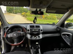 Toyota RAV4 2007 Kuldīga, ar dzinēja tilpumu 2.20 L un nobraukumu 328 tūkst. km par 4500 €, foto 5 vietnē AUTOMOTO.COM.LV