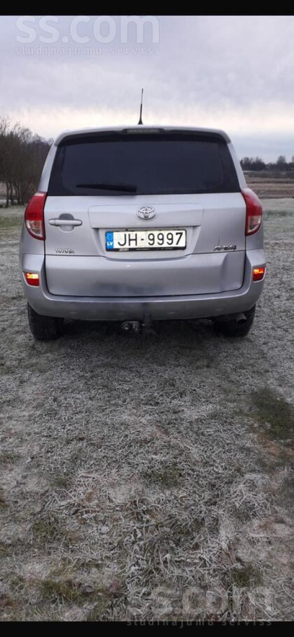 Toyota RAV4 2007 in Jekabpils, with an engine capacity of 2.20 L and mileage of 310 thousand km for 4300 €, photo 5 on AUTOMOTO.COM.LV