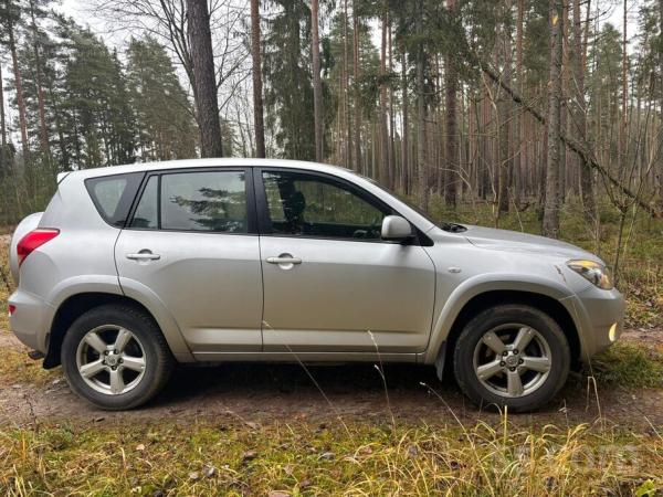 Toyota RAV4 2007 in Madona, with an engine capacity of 2.20 L and mileage of 183 thousand km for 3500 €, photo 4 on AUTOMOTO.COM.LV