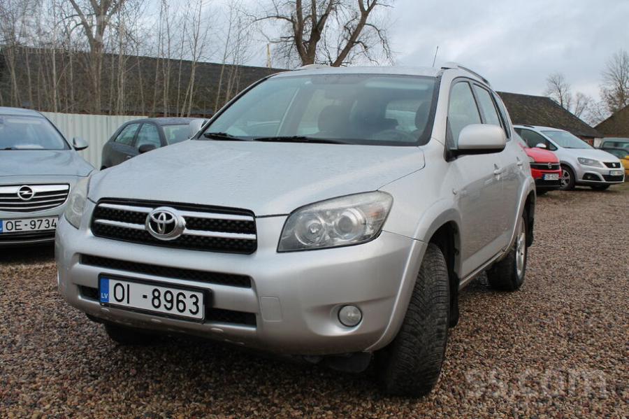 Toyota RAV4 2007 in Daugavpils, with an engine capacity of 2.20 L and mileage of 183 thousand km for 4290 €, photo 2 on AUTOMOTO.COM.LV