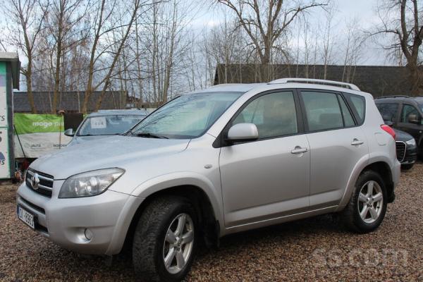 Toyota RAV4 2007 in Daugavpils, with an engine capacity of 2.20 L and mileage of 183 thousand km for 4290 €, photo 3 on AUTOMOTO.COM.LV