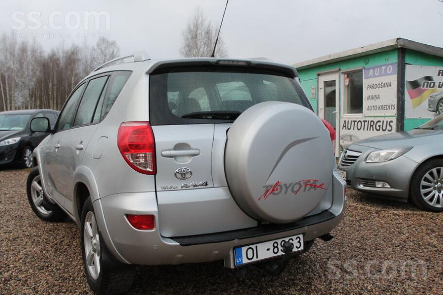 Toyota RAV4 2007 in Daugavpils, with an engine capacity of 2.20 L and mileage of 183 thousand km for 4290 €, photo 5 on AUTOMOTO.COM.LV