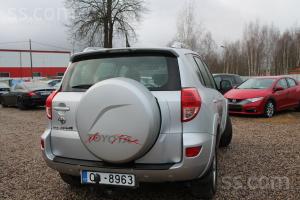Toyota RAV4 2007 in Daugavpils, with an engine capacity of 2.20 L and mileage of 183 thousand km for 4290 €, photo 6 on AUTOMOTO.COM.LV
