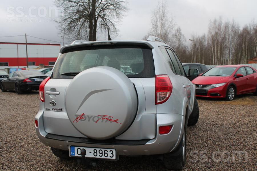 Toyota RAV4 2007 in Daugavpils, with an engine capacity of 2.20 L and mileage of 183 thousand km for 4290 €, photo 6 on AUTOMOTO.COM.LV