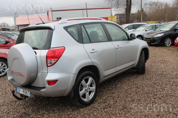 Toyota RAV4 2007 in Daugavpils, with an engine capacity of 2.20 L and mileage of 183 thousand km for 4290 €, photo 7 on AUTOMOTO.COM.LV