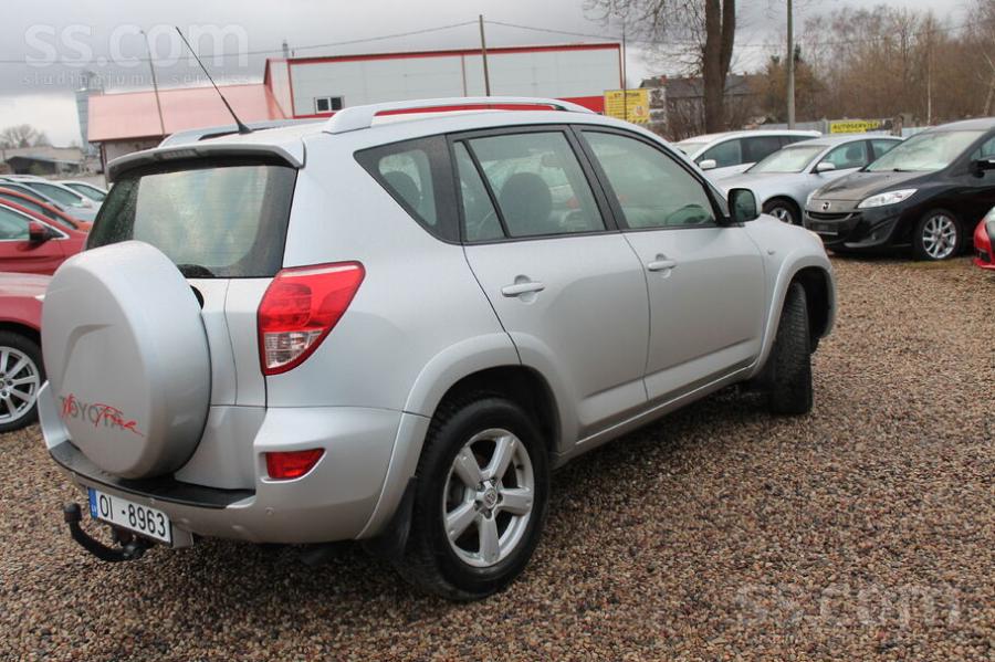 Toyota RAV4 2007 in Daugavpils, with an engine capacity of 2.20 L and mileage of 183 thousand km for 4290 €, photo 7 on AUTOMOTO.COM.LV