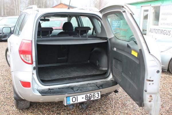 Toyota RAV4 2007 in Daugavpils, with an engine capacity of 2.20 L and mileage of 183 thousand km for 4290 €, photo 9 on AUTOMOTO.COM.LV