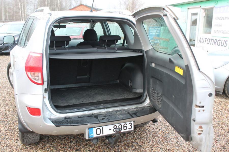 Toyota RAV4 2007 in Daugavpils, with an engine capacity of 2.20 L and mileage of 183 thousand km for 4290 €, photo 9 on AUTOMOTO.COM.LV