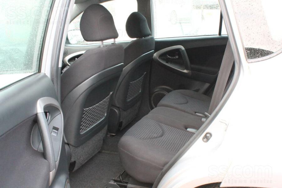 Toyota RAV4 2007 in Daugavpils, with an engine capacity of 2.20 L and mileage of 183 thousand km for 4290 €, photo 14 on AUTOMOTO.COM.LV