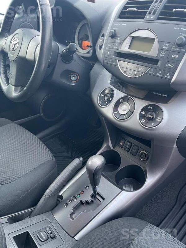Toyota RAV4 2007 Rīga, ar dzinēja tilpumu 2.00 L un nobraukumu 142 tūkst. km par 6250 €, foto 9 vietnē AUTOMOTO.COM.LV