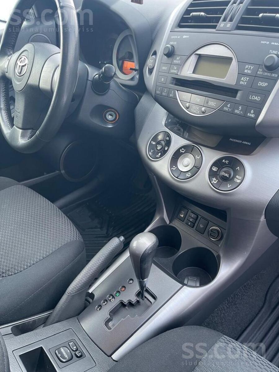 Toyota RAV4 2007 Rīga, ar dzinēja tilpumu 2.00 L un nobraukumu 142 tūkst. km par 6250 €, foto 9 vietnē AUTOMOTO.COM.LV