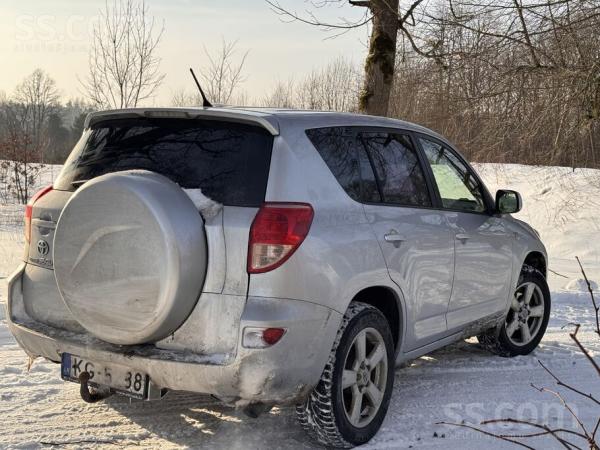 Toyota RAV4 2007 in Kuldiga, with an engine capacity of 2.20 L and mileage of 338 thousand km for 2100 €, photo 3 on AUTOMOTO.COM.LV