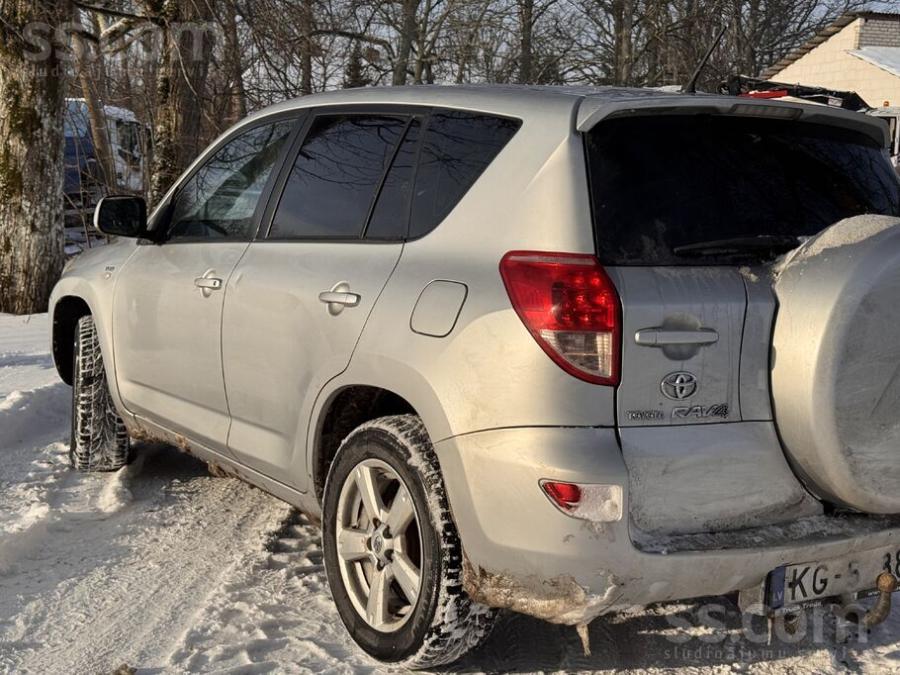 Toyota RAV4 2007 Kuldīga, ar dzinēja tilpumu 2.20 L un nobraukumu 338 tūkst. km par 2100 €, foto 4 vietnē AUTOMOTO.COM.LV