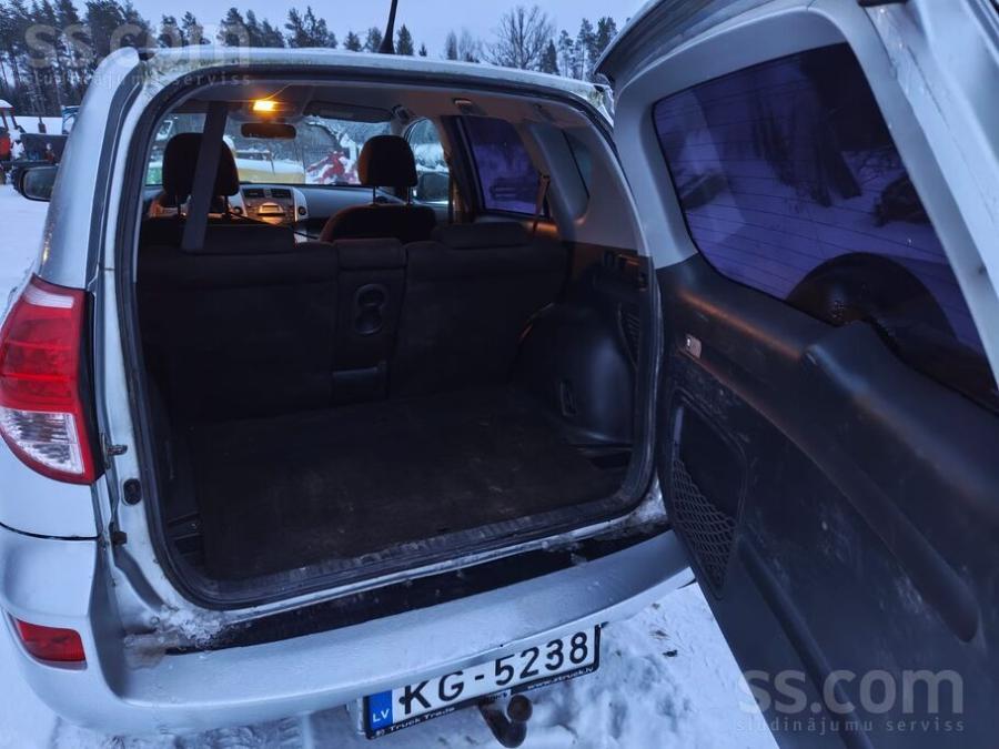 Toyota RAV4 2007 Kuldīga, ar dzinēja tilpumu 2.20 L un nobraukumu 338 tūkst. km par 2100 €, foto 6 vietnē AUTOMOTO.COM.LV