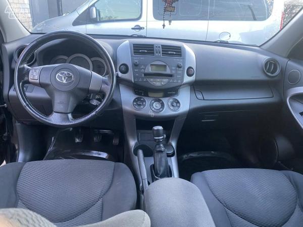 Toyota RAV4 2007 in Kelme, with an engine capacity of 2.20 L and mileage of 250 thousand km for 4200 €, photo 8 on AUTOMOTO.COM.LV