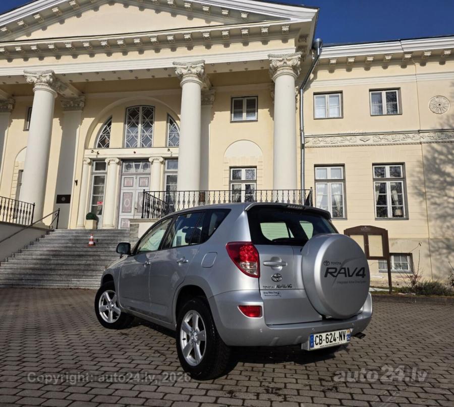 Toyota RAV4 2007 in Tallinn, with an engine capacity of 2.20 L and mileage of 250 thousand km for 5880 €, photo 2 on AUTOMOTO.COM.LV