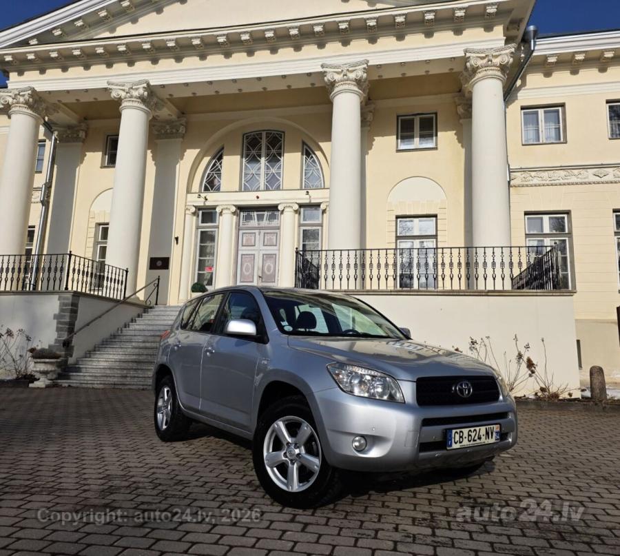 Toyota RAV4 2007 in Tallinn, with an engine capacity of 2.20 L and mileage of 250 thousand km for 5880 €, photo 7 on AUTOMOTO.COM.LV