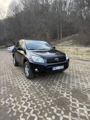 Toyota RAV4 2007 Viļņa, ar dzinēja tilpumu 2.20 L un nobraukumu 431 tūkst. km par 2550 €, foto  vietnē AUTOMOTO.COM.LV