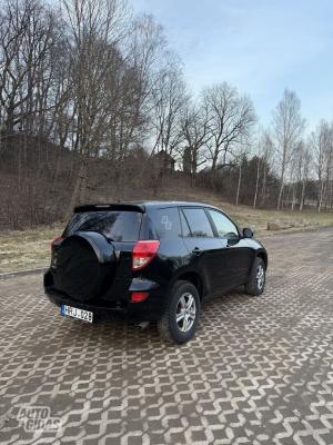 Toyota RAV4 2007 Viļņa, ar dzinēja tilpumu 2.20 L un nobraukumu 431 tūkst. km par 2550 €, foto 4 vietnē AUTOMOTO.COM.LV