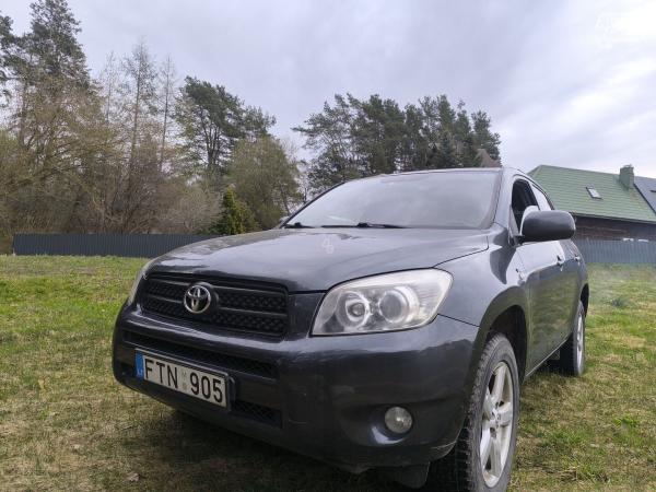 Toyota RAV4 2007 in Ignalina, with an engine capacity of 2.20 L and mileage of 319 thousand km for 2100 €, photo 1 on AUTOMOTO.COM.LV