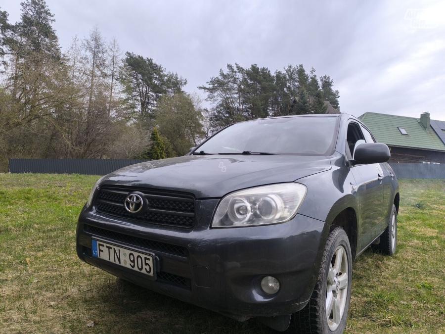 Toyota RAV4 2007 in Ignalina, with an engine capacity of 2.20 L and mileage of 319 thousand km for 2100 €, photo 1 on AUTOMOTO.COM.LV