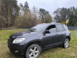 Toyota RAV4 2007 in Ignalina, with an engine capacity of 2.20 L and mileage of 319 thousand km for 2100 €, photo 3 on AUTOMOTO.COM.LV