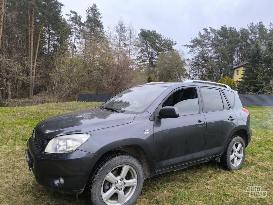 Toyota RAV4 2007 in Ignalina, with an engine capacity of 2.20 L and mileage of 319 thousand km for 2100 €, photo 3 on AUTOMOTO.COM.LV