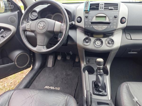 Toyota RAV4 2007 Viļņa, ar dzinēja tilpumu 2.20 L un nobraukumu 236 tūkst. km par 3650 €, foto 5 vietnē AUTOMOTO.COM.LV