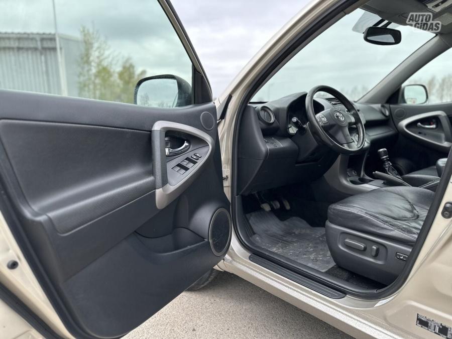 Toyota RAV4 2007 Marijampole, ar dzinēja tilpumu 2.20 L un nobraukumu 300 tūkst. km par 3299 €, foto 10 vietnē AUTOMOTO.COM.LV
