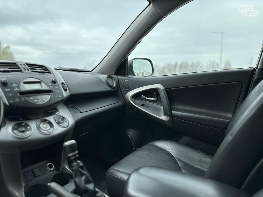 Toyota RAV4 2007 Marijampole, ar dzinēja tilpumu 2.20 L un nobraukumu 300 tūkst. km par 3299 €, foto 13 vietnē AUTOMOTO.COM.LV