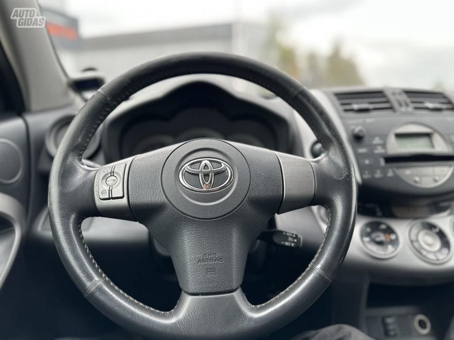 Toyota RAV4 2007 Marijampole, ar dzinēja tilpumu 2.20 L un nobraukumu 300 tūkst. km par 3299 €, foto 14 vietnē AUTOMOTO.COM.LV