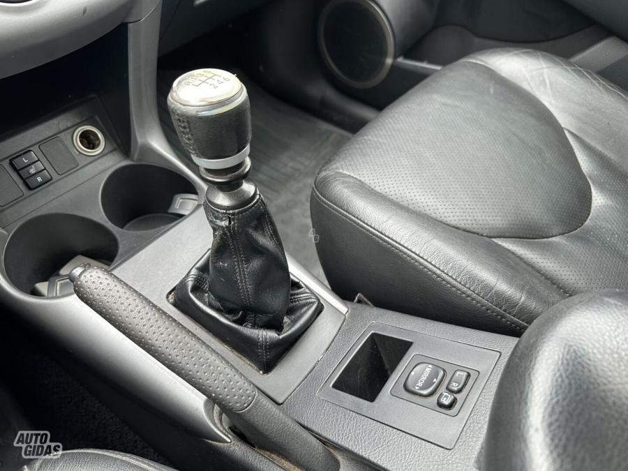 Toyota RAV4 2007 Marijampole, ar dzinēja tilpumu 2.20 L un nobraukumu 300 tūkst. km par 3299 €, foto 16 vietnē AUTOMOTO.COM.LV