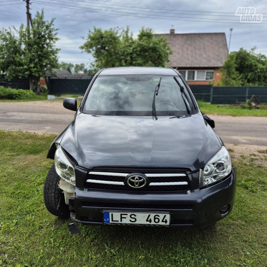 Toyota RAV4 2007 in Vilnius, with an engine capacity of 2.20 L and mileage of 230 thousand km for 1650 €, photo 3 on AUTOMOTO.COM.LV