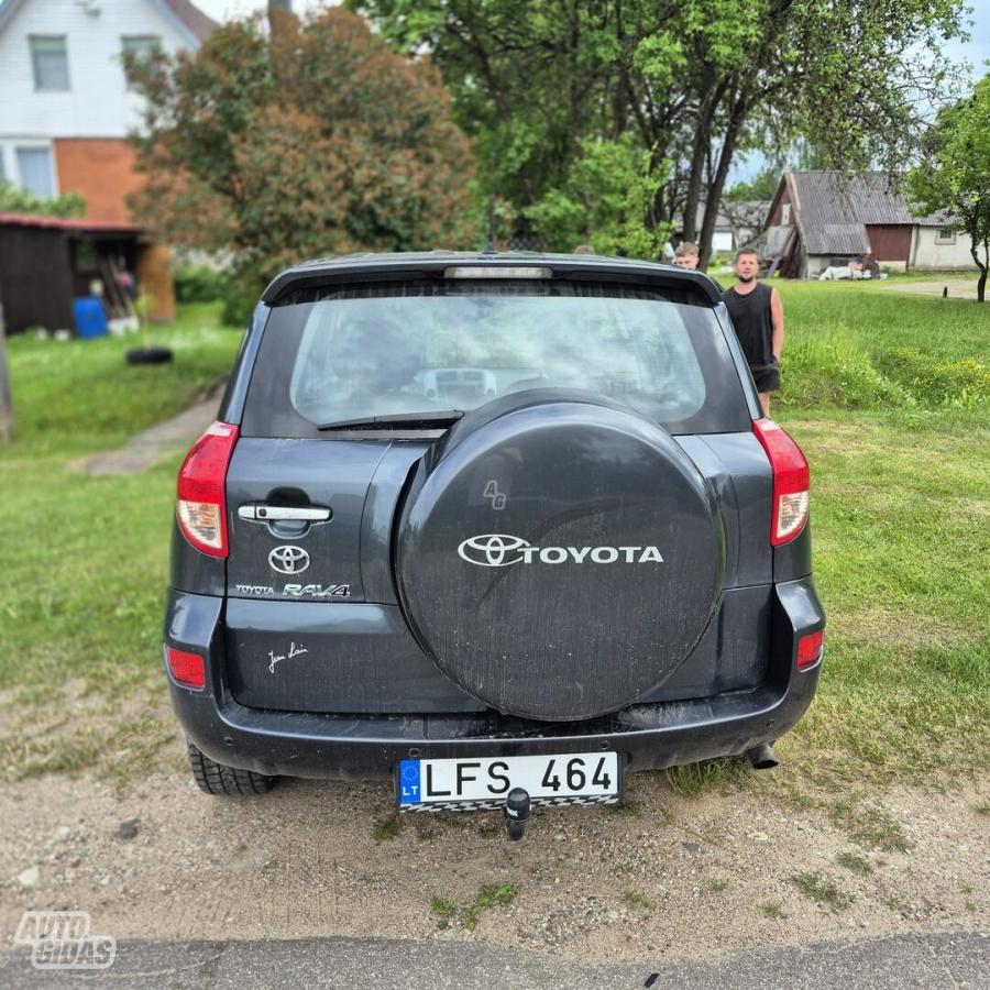 Toyota RAV4 2007 in Vilnius, with an engine capacity of 2.20 L and mileage of 230 thousand km for 1650 €, photo 6 on AUTOMOTO.COM.LV