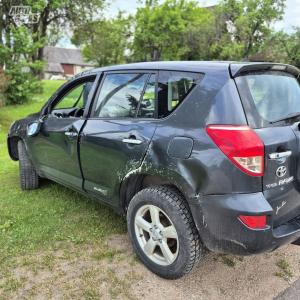 Toyota RAV4 2007 in Vilnius, with an engine capacity of 2.20 L and mileage of 230 thousand km for 1650 €, photo 7 on AUTOMOTO.COM.LV