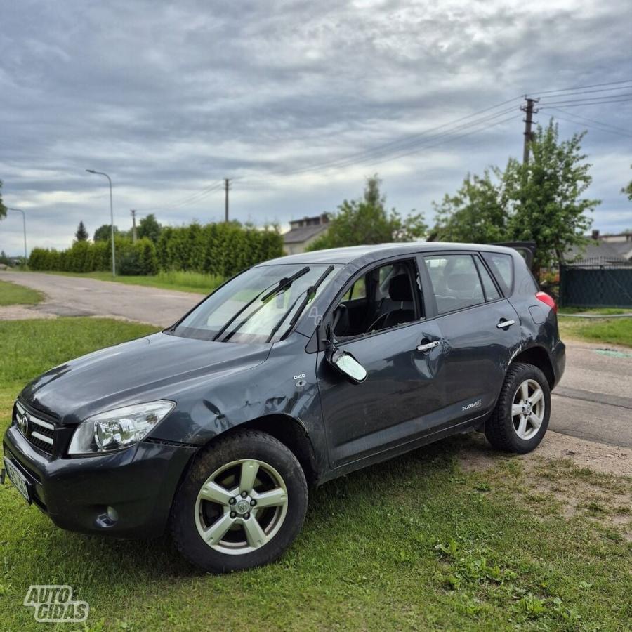 Toyota RAV4 2007 in Vilnius, with an engine capacity of 2.20 L and mileage of 230 thousand km for 1650 €, photo 9 on AUTOMOTO.COM.LV
