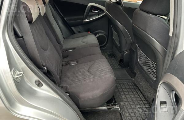 Toyota RAV4 2007 Rēzekne, ar dzinēja tilpumu 2.00 L un nobraukumu 487 tūkst. km par 2600 €, foto 10 vietnē AUTOMOTO.COM.LV