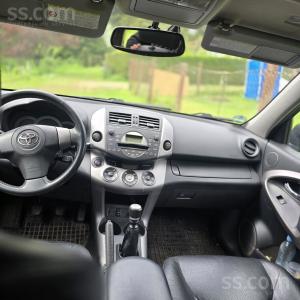 Toyota RAV4 2007 in Riga, with an engine capacity of 2.20 L and mileage of 332 thousand km for 2000 €, photo 3 on AUTOMOTO.COM.LV
