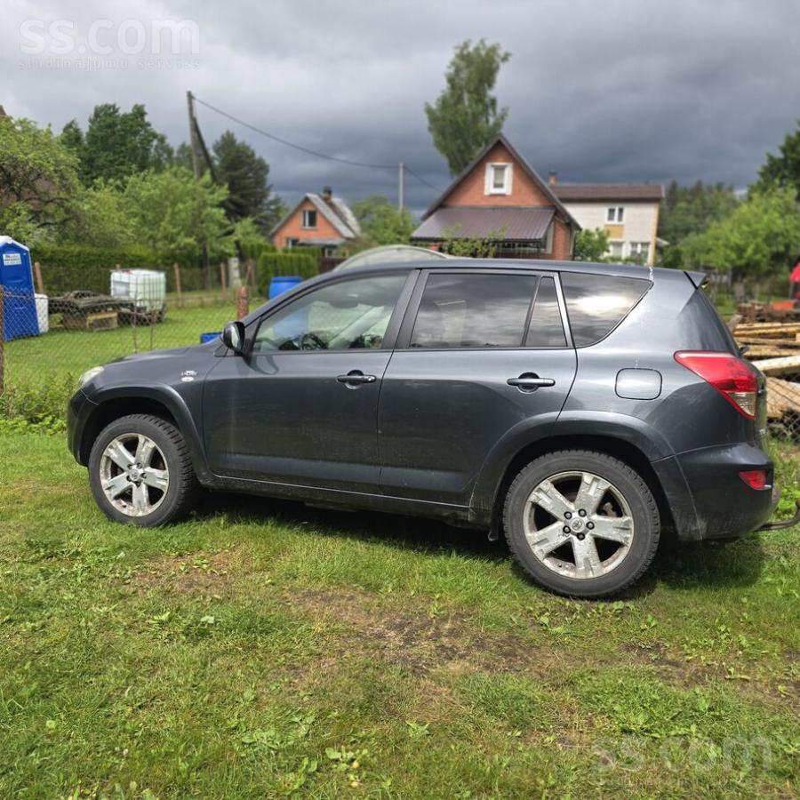Toyota RAV4 2007 in Riga, with an engine capacity of 2.20 L and mileage of 332 thousand km for 2000 €, photo 7 on AUTOMOTO.COM.LV