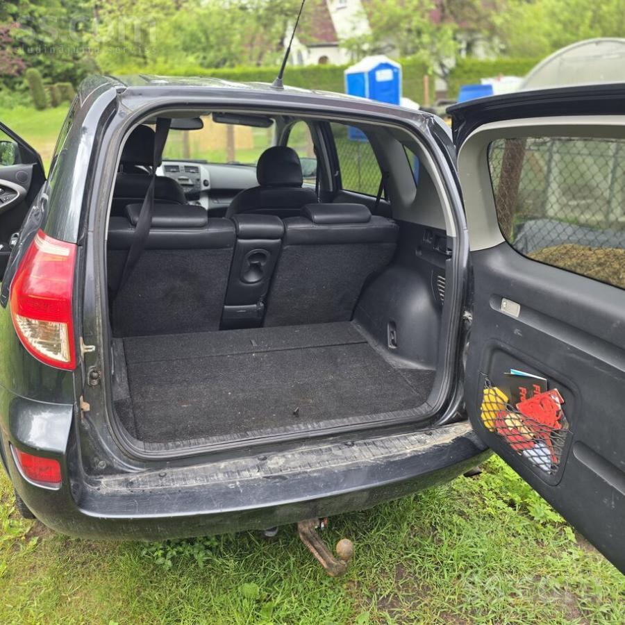 Toyota RAV4 2007 in Riga, with an engine capacity of 2.20 L and mileage of 332 thousand km for 2000 €, photo 9 on AUTOMOTO.COM.LV