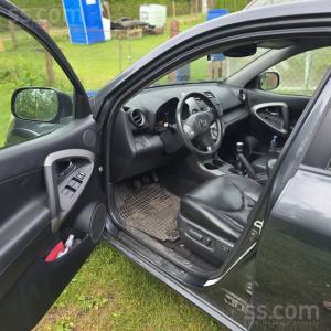 Toyota RAV4 2007 in Riga, with an engine capacity of 2.20 L and mileage of 332 thousand km for 2000 €, photo 15 on AUTOMOTO.COM.LV