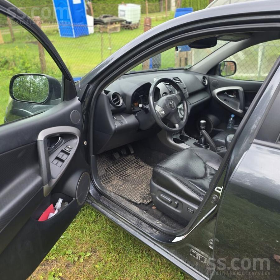 Toyota RAV4 2007 in Riga, with an engine capacity of 2.20 L and mileage of 332 thousand km for 2000 €, photo 15 on AUTOMOTO.COM.LV