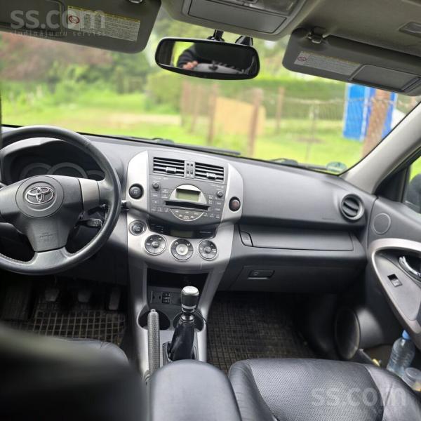 Toyota RAV4 2007 Rīga, ar dzinēja tilpumu 2.20 L un nobraukumu 332 tūkst. km par 2000 €, foto 2 vietnē AUTOMOTO.COM.LV