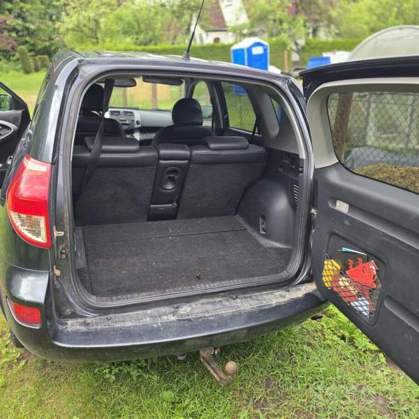 Toyota RAV4 2007 Rīga, ar dzinēja tilpumu 2.20 L un nobraukumu 332 tūkst. km par 2000 €, foto 8 vietnē AUTOMOTO.COM.LV