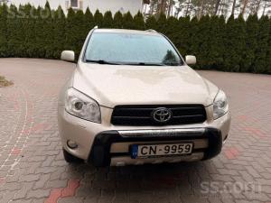 Toyota RAV4 2007 Rīga, ar dzinēja tilpumu 2.00 L un nobraukumu 160 tūkst. km par 4000 €, foto  vietnē AUTOMOTO.COM.LV